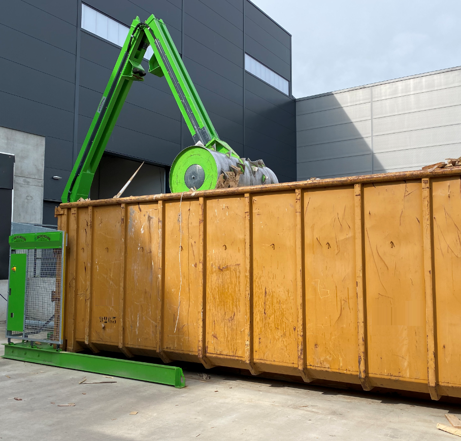 Hout op eigen locatie verdichten met een Roll-Packer - Greenwaste